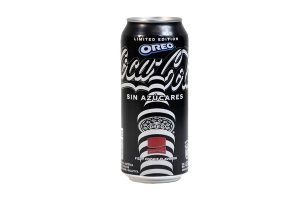 COCA-COLA con Sabor OREO sin Azúcar en Lata 473 ml en Tienda Inglesa