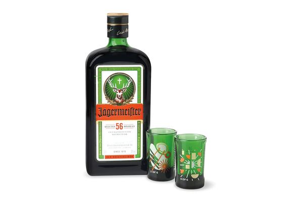 Licor JAGERMEISTER 700 ml + 2 Vasos Shot Edición Limitada en Tienda Inglesa