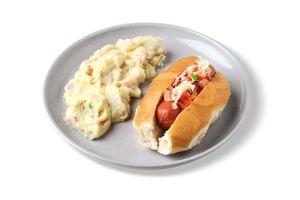 Salchicha Alemana con Salsa Criolla, Puré Rústico y Chucrut TIENDA ...