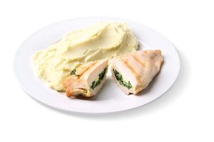 Suprema de Pollo Rellena de Espinaca con Puré en Tienda Inglesa
