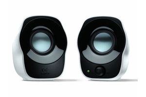 Parlantes LOGITECH Z120 con Control de Volumen en Tienda Inglesa